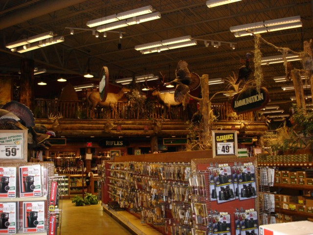 Bass Pro Shops – Outdoor World